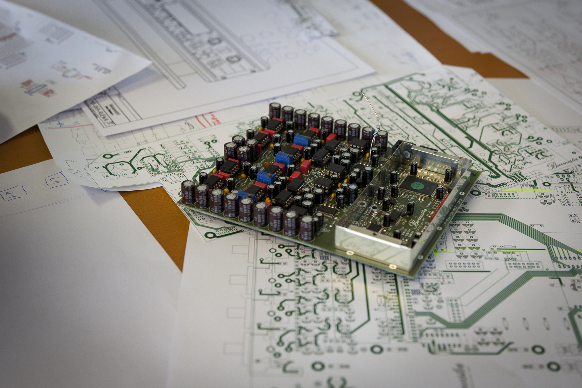 Burmester 101 Integrated Amplifier 120W price - RMS-store.eu - Hi-Fi ...