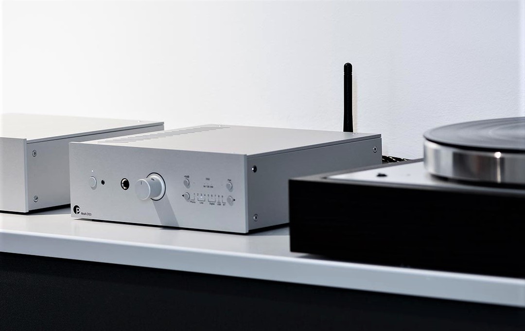 Pro-Ject MaiA DS3 Stereo Integrated Amp with wooden side panels